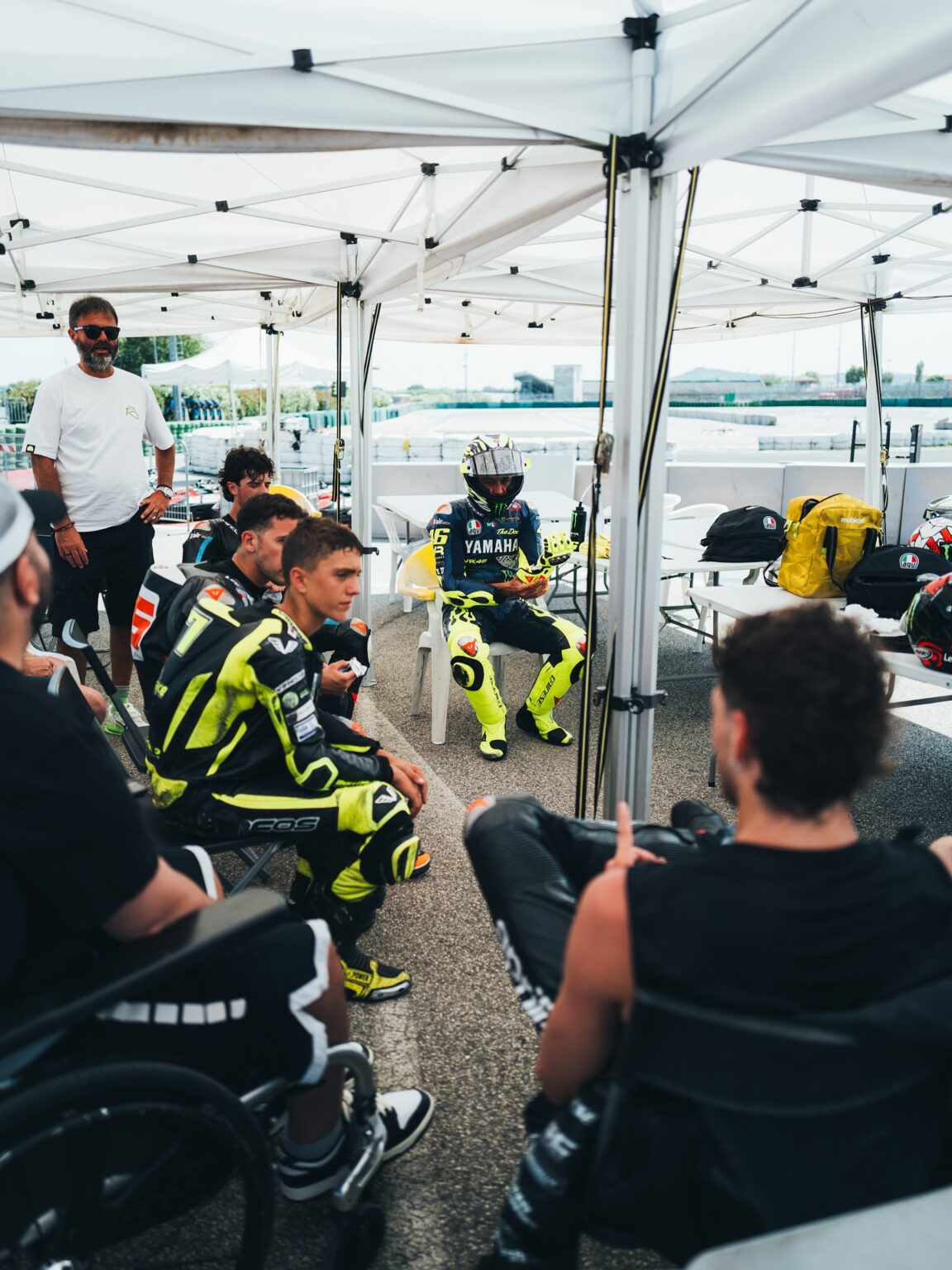 Η VR46 Riders Academy του Valentino Rossi καλωσορίζει τον Lorenzo ...